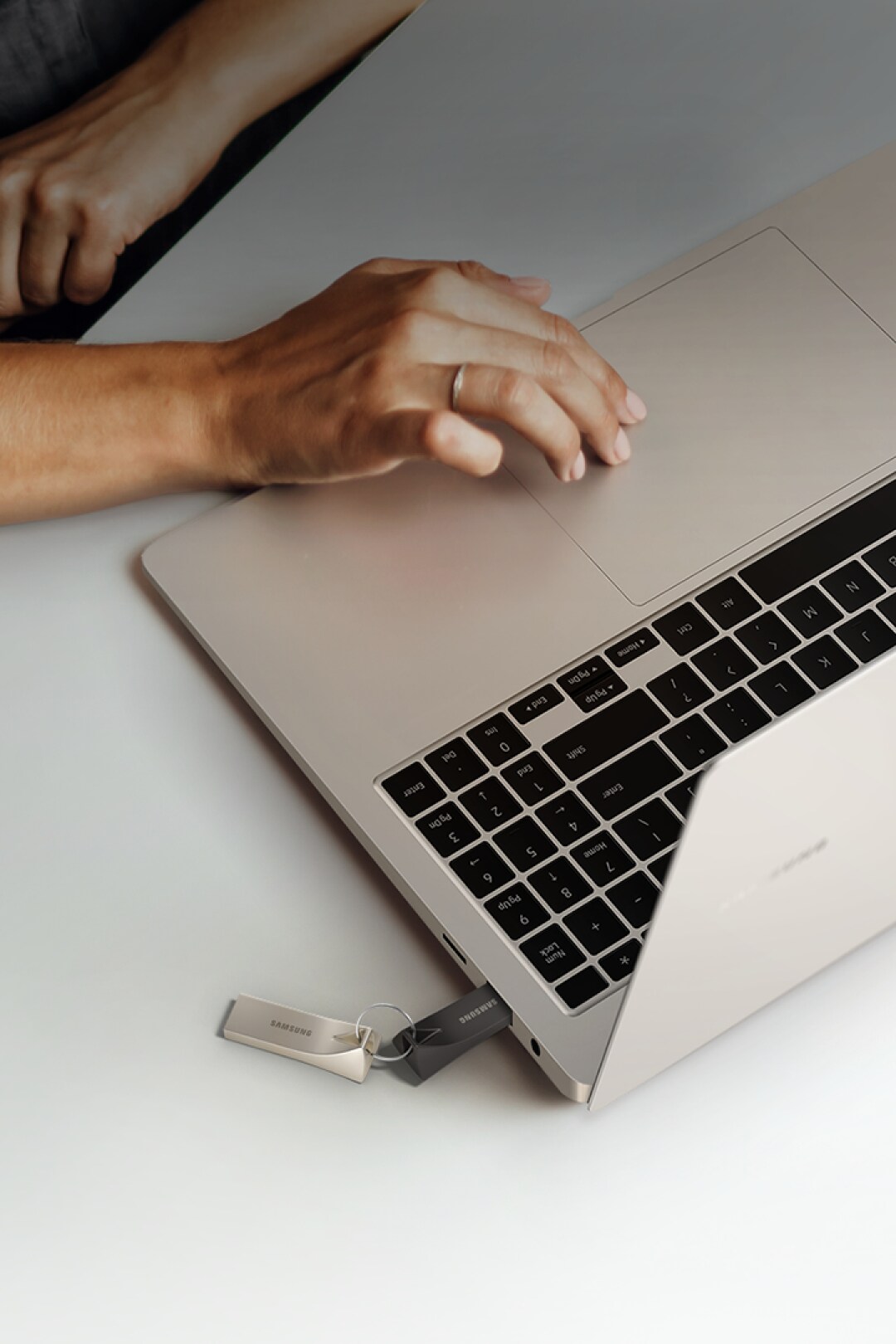 BAR Plus USB Flash Drive | Samsung Semiconductor Global