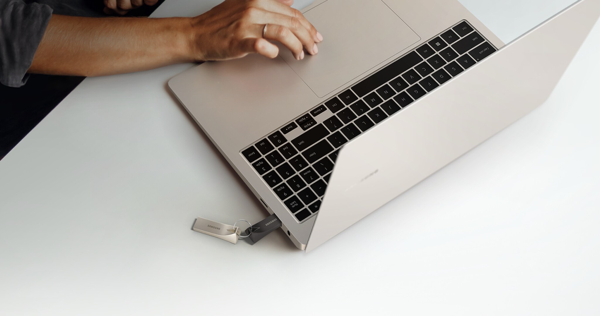 BAR Plus USB Flash Drive | Samsung Semiconductor Global